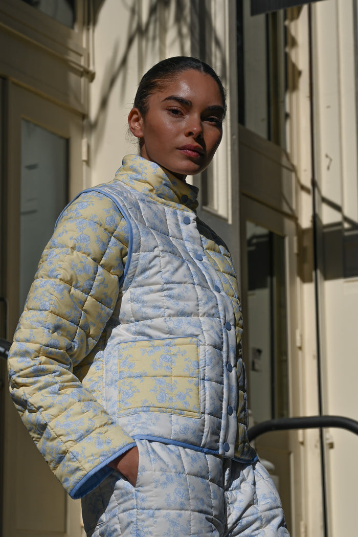 Amelia Quilted Convertible Jacket — Colorblock Toile